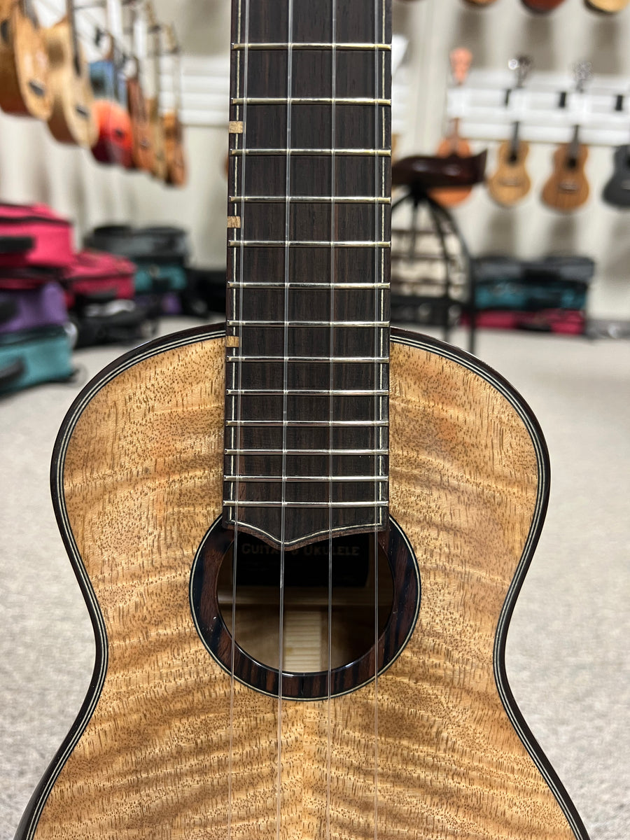 Oli L2-CMG Solid Mango Concert Ukulele w/Case - Aloha City Ukes